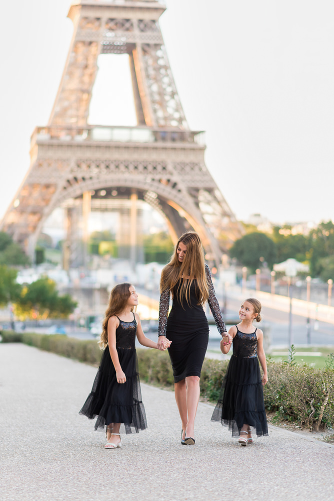 Eiffel Tower Family Photoshoot: How to Get Perfect Family Photos